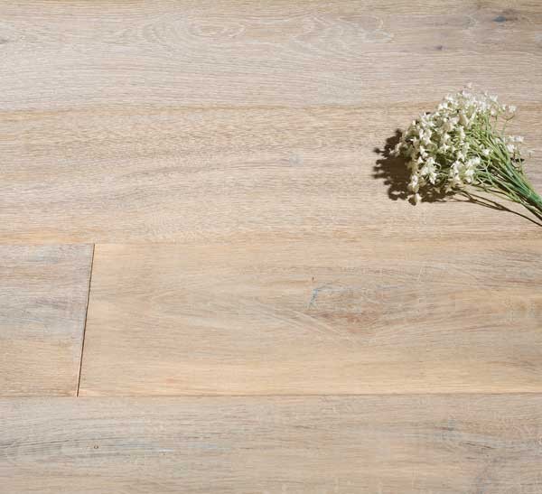 White Oiled Oak Engineered Hardwood Flooring With Rustic Grade Modern Style